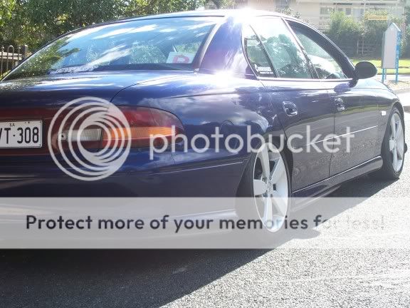 VT 5 speed slammed monaros | Just Commodores